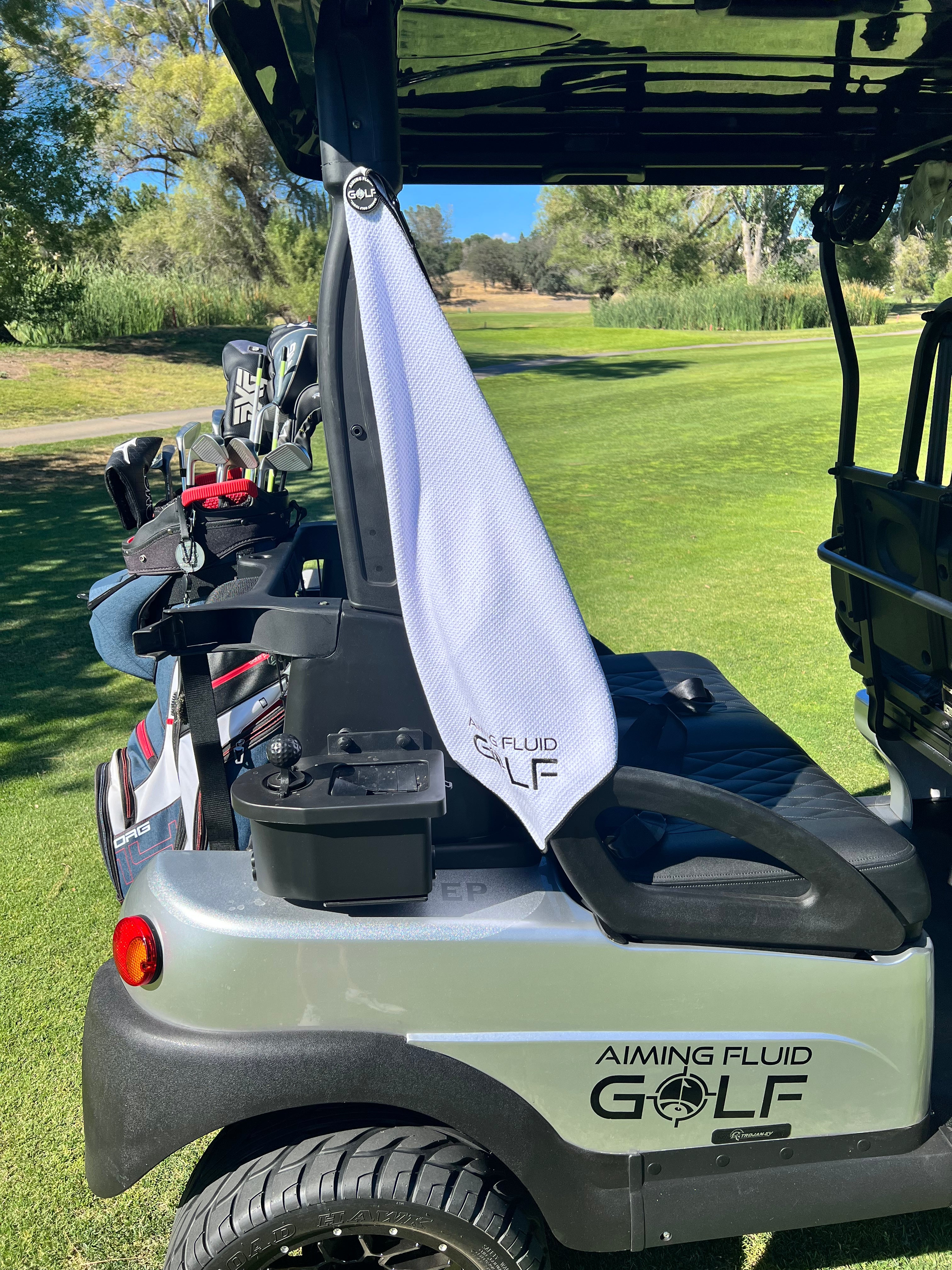 How Many Towels Do You Really Need on the Golf Course? – Aiming Fluid Golf